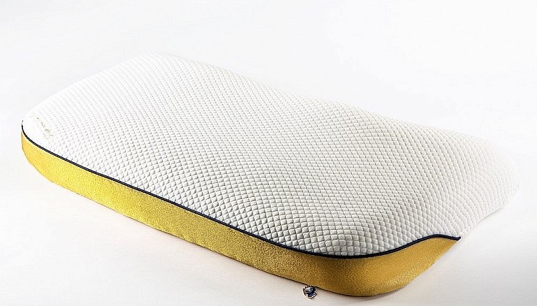 The world's most expensive pillow - the Tailormade Pillow Gold Edition ...