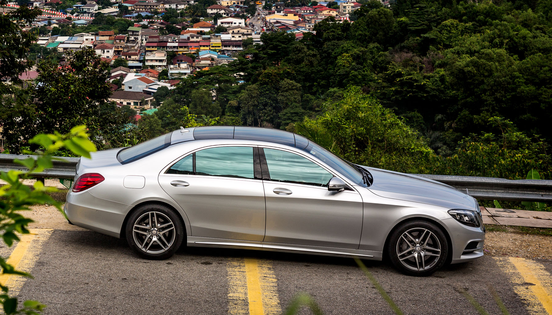The Mercedes-Benz S400h leads the line with its top-tier finesse | Robb ...