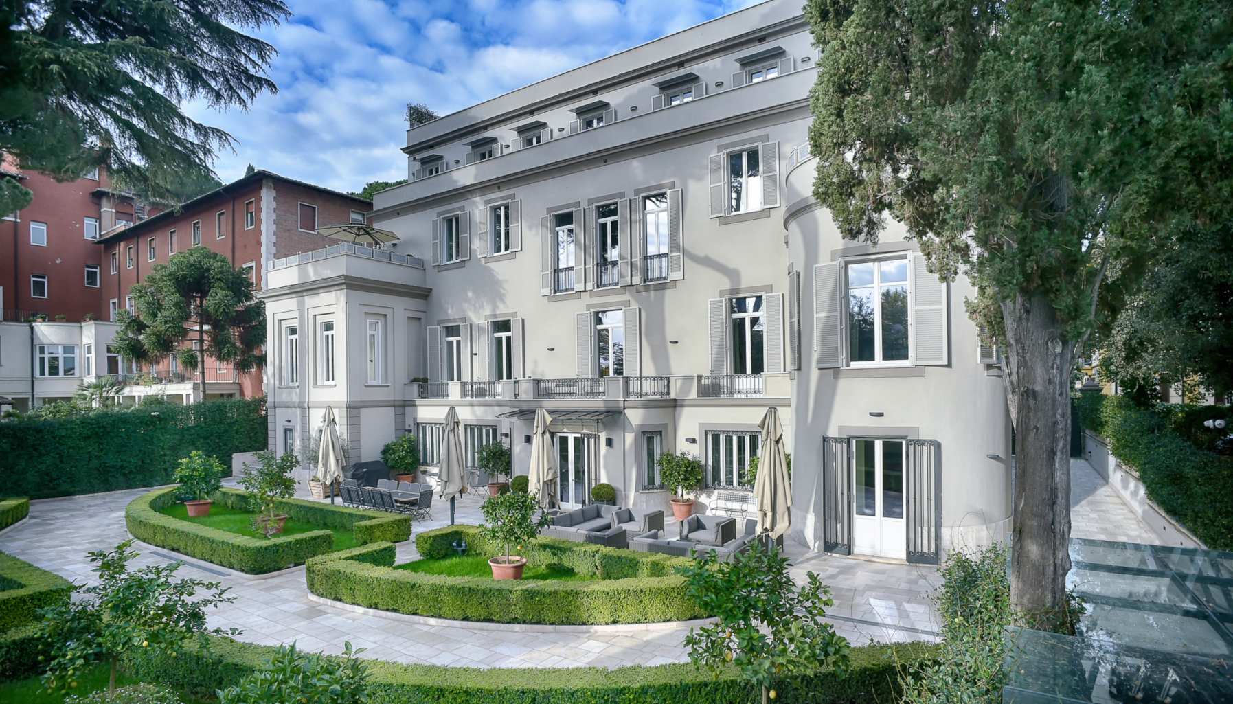 Famos Villas In Rome