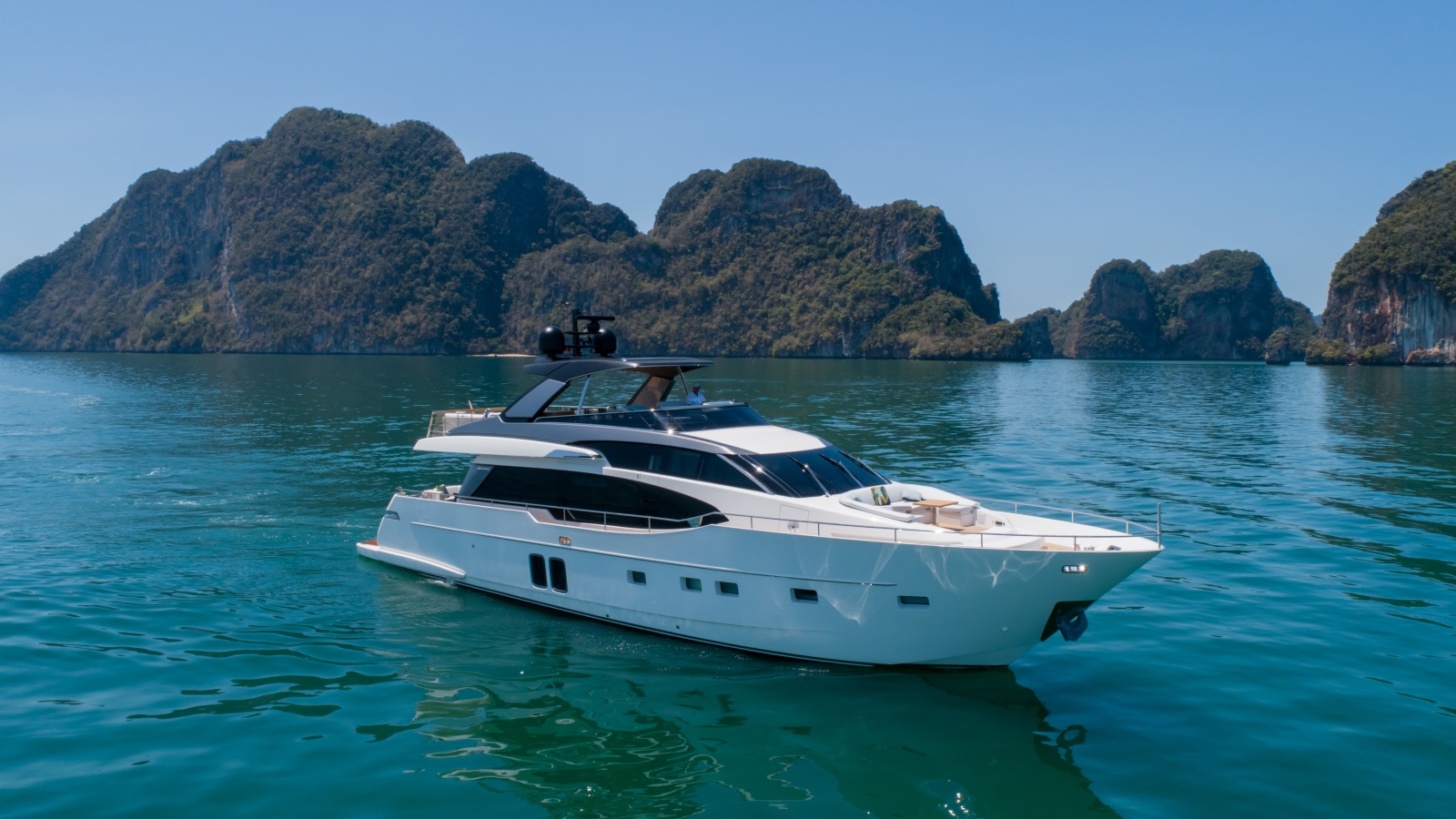 Safe And Luxurious Simpson Marine Yachts Ready For You To Explore The ...