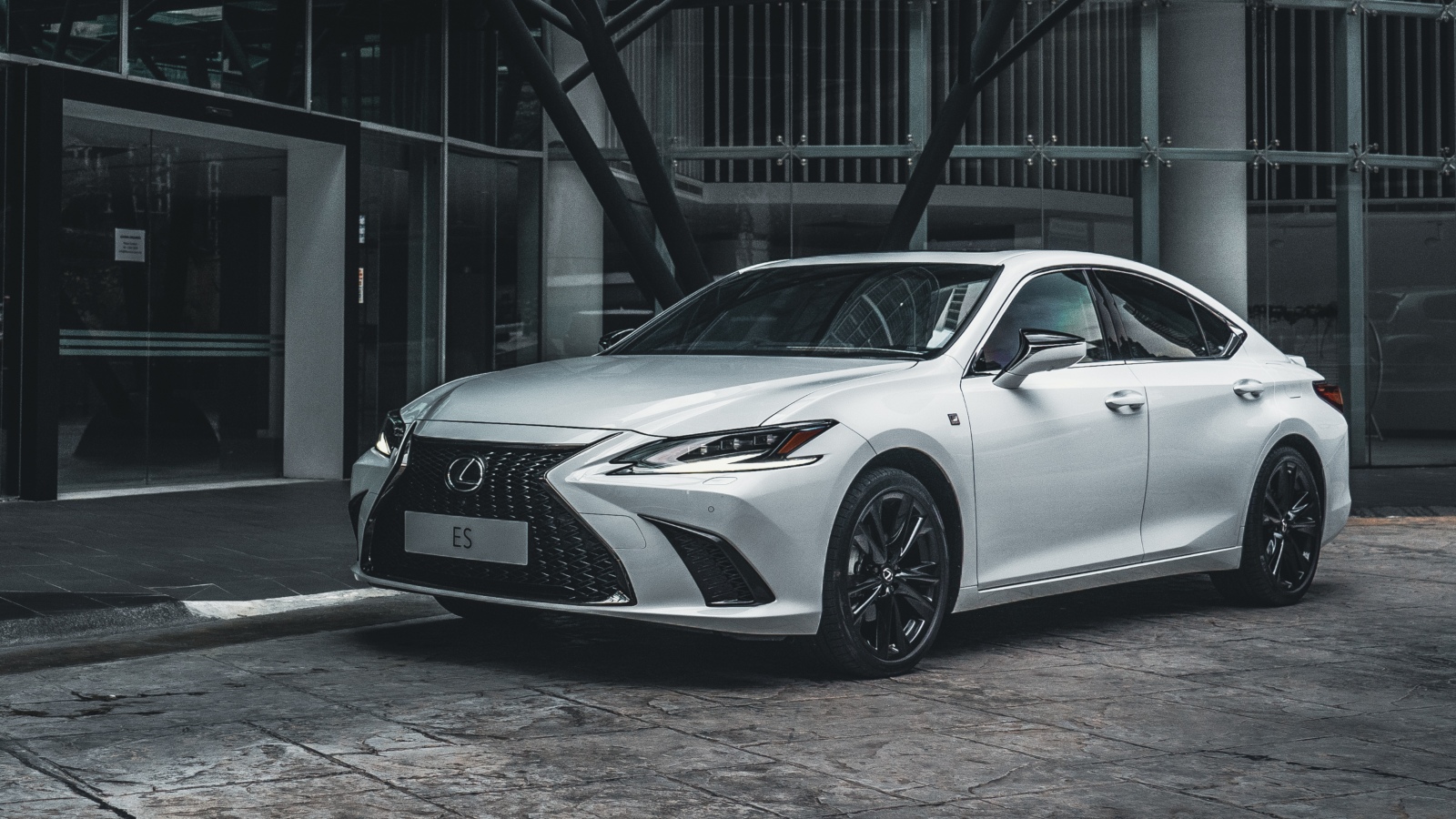 The Refreshed Lexus ES 250 Is Now Sporty, Powerful And Perfect For City ...