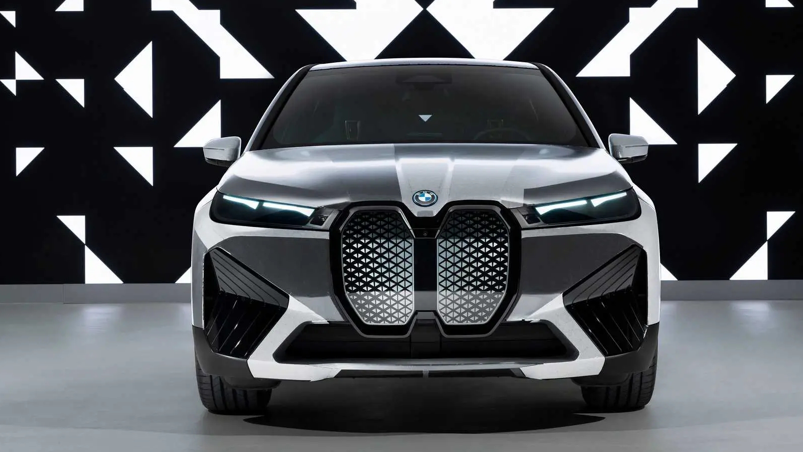 BMW's Amazing Colour-Changing Technology Seen In New SUV Concept | Robb ...