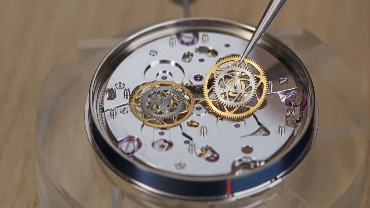 Van Cleef & Arpels' Heures Florales Timepieces Bring The Romance Of ...