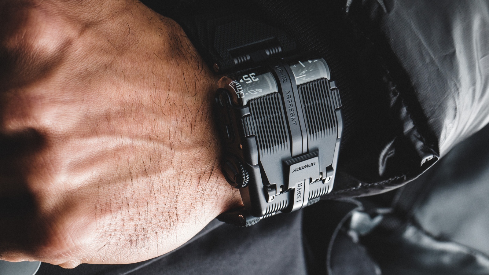 The Urwerk UR-122 Aggregat Returns As An All-Black Bugatti-Inspired ...